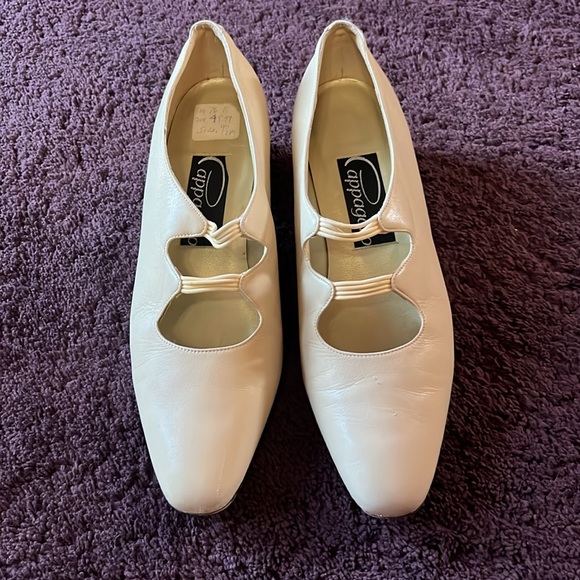 Pappagallo | Shoes | Vintage Pappagallo Leather Shoes Cream 95m Spain ...